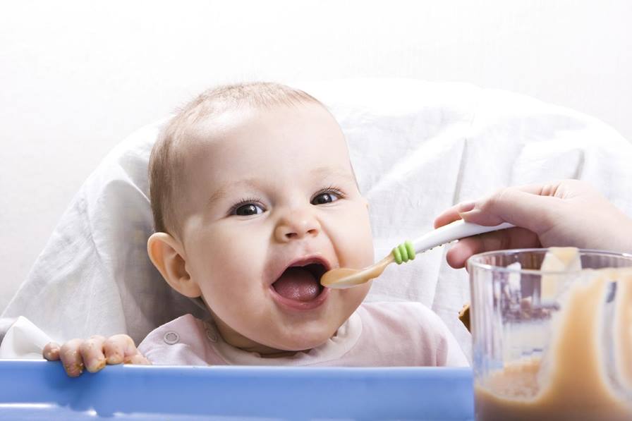 At What Age Do Babies Start Eating Solid Food Baby Viewer At What Age Do Babies Start Eating Solid Food Baby Viewer